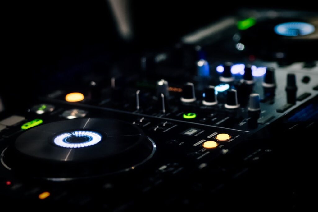 【フリーBGM】無料で使える歌入りEDM（ダンス・ミュージック） | digitalelf